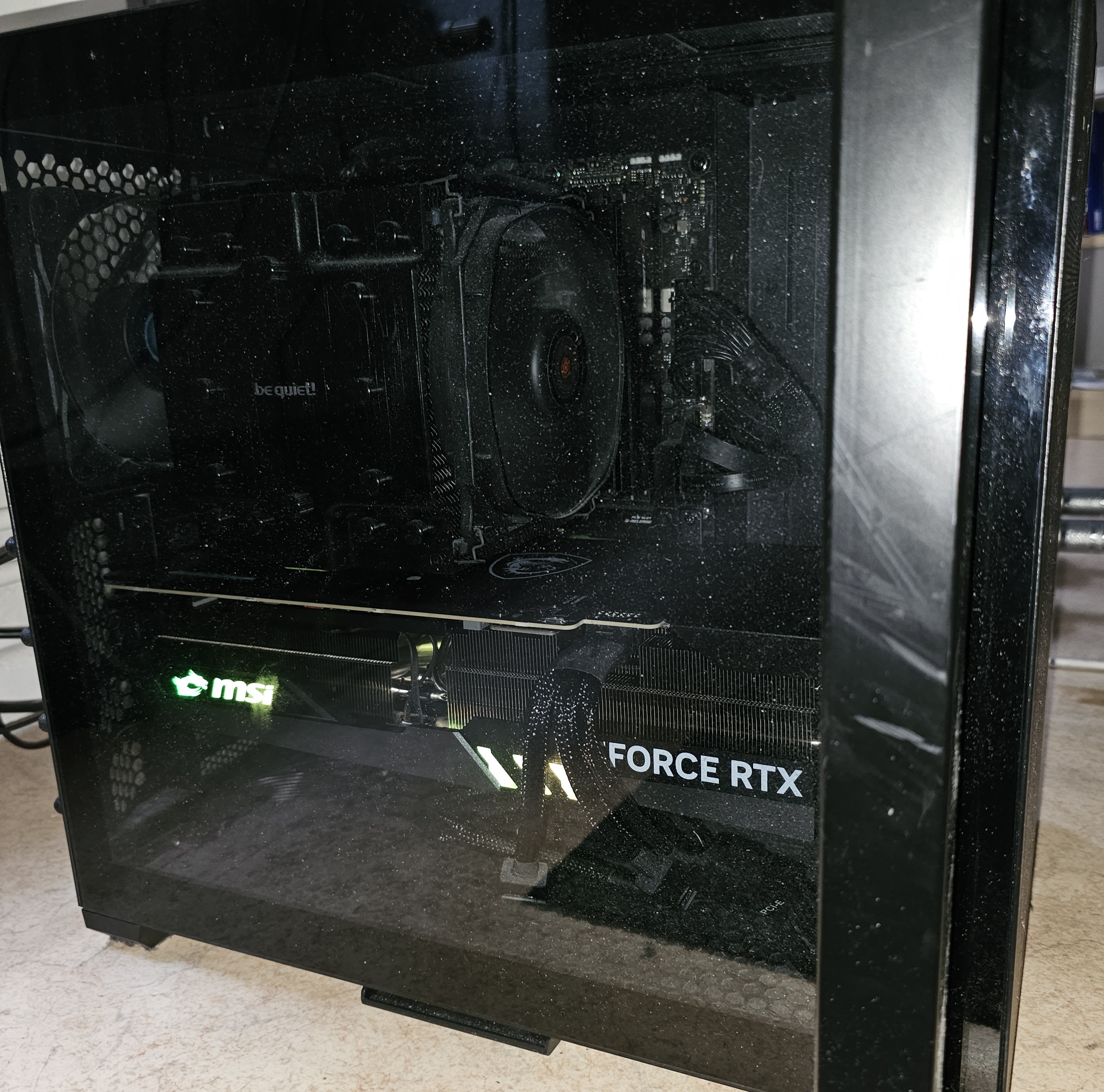 Ist es echt ok wenn die Glaswand des Gehäuses sehr warm wird? | ComputerBase Forum