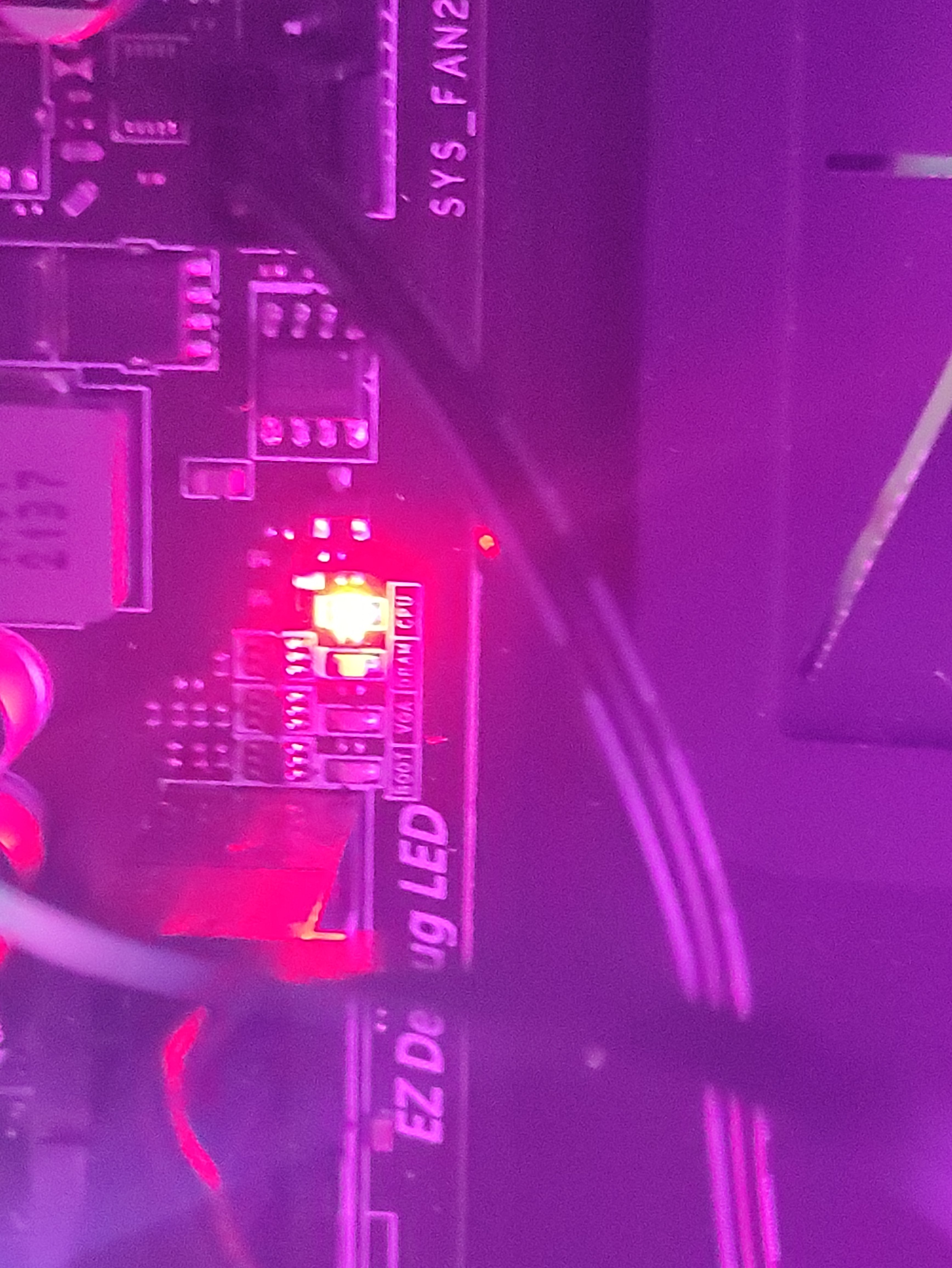 CPU kalt, CPU leuchte Rot | ComputerBase Forum