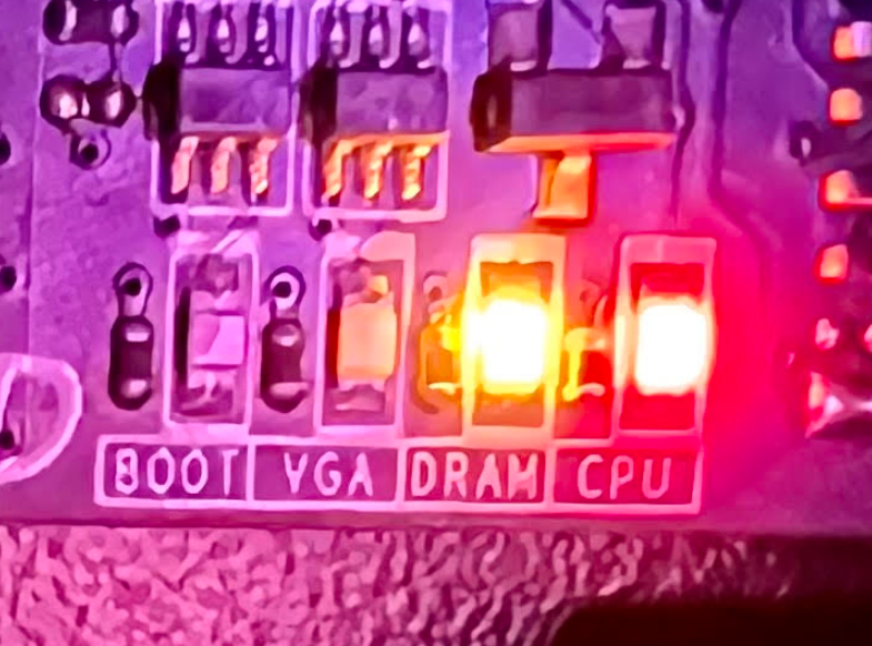 Neuer 7800X3D/MB/RAM startet einmal nach Zusammenbau, danach dauerhaft ...